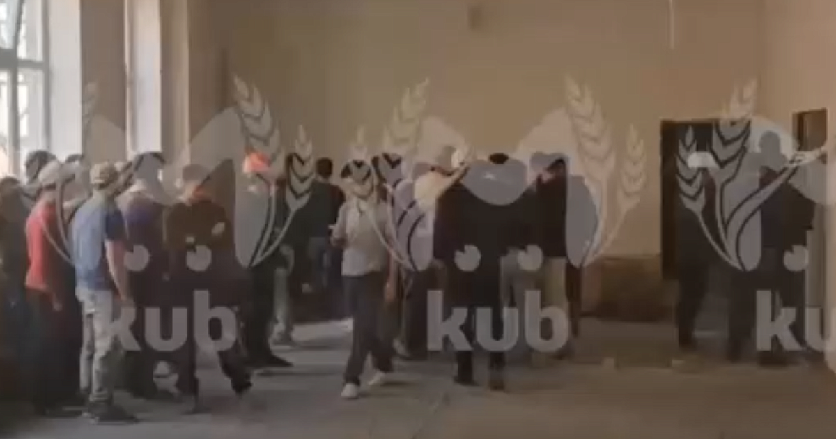 В Краснодаре 64 иностранца задержали на стройплощадке школы